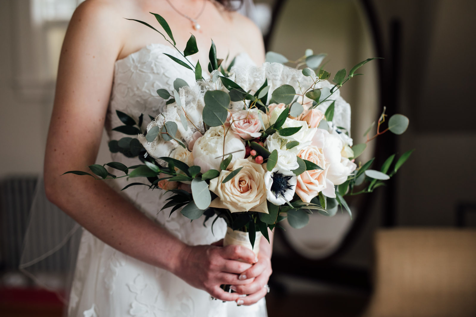 Wedding Bouquets: Your Perfect Size and Style - justbloomdweddings.com